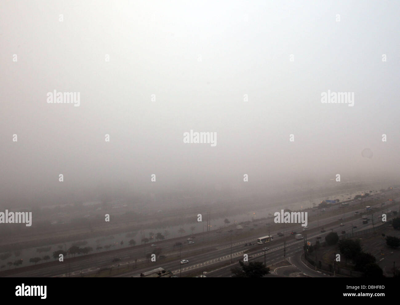Sao Paulo, southeastern Brazil. 30th July, 2013. Smog covers the city ...
