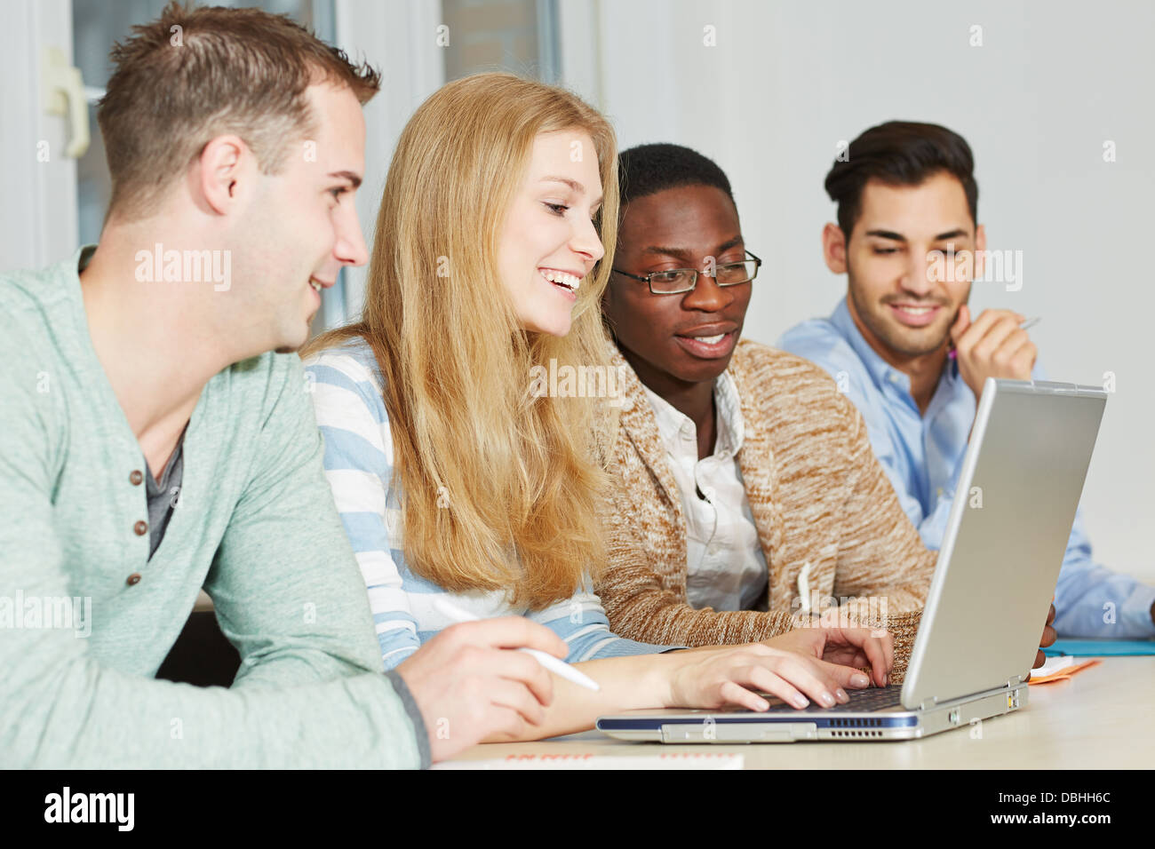 Happy students computer hi-res stock photography and images - Alamy