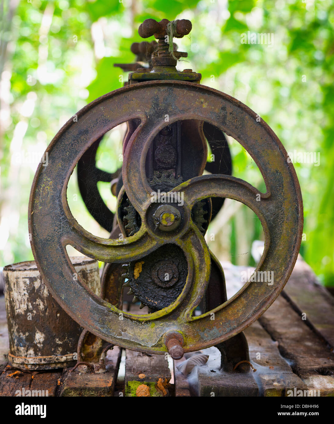 Old cast iron wheel hi-res stock photography and images - Alamy