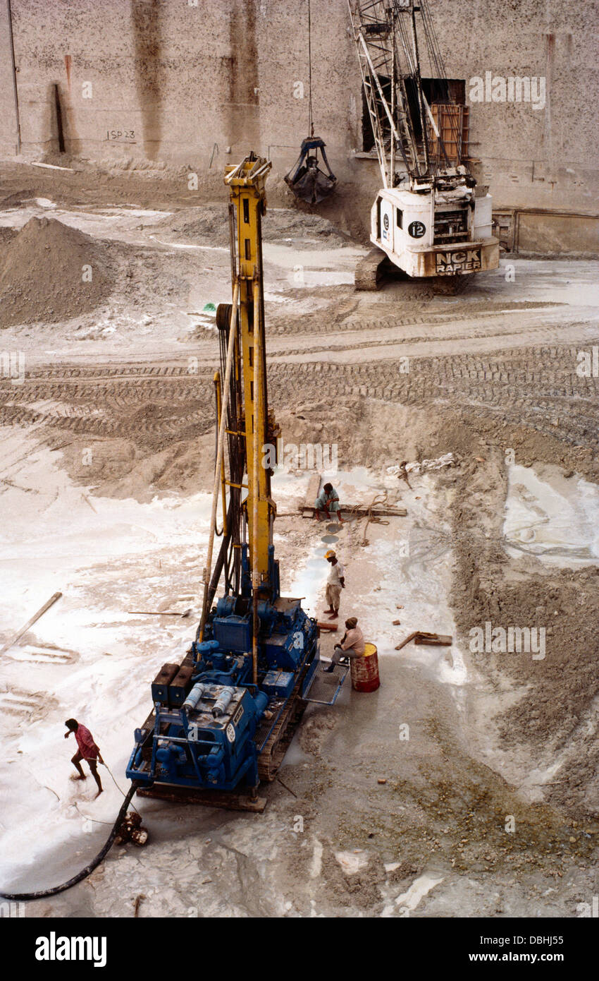 Dubai UAE Dry Dock Piling Stock Photo - Alamy