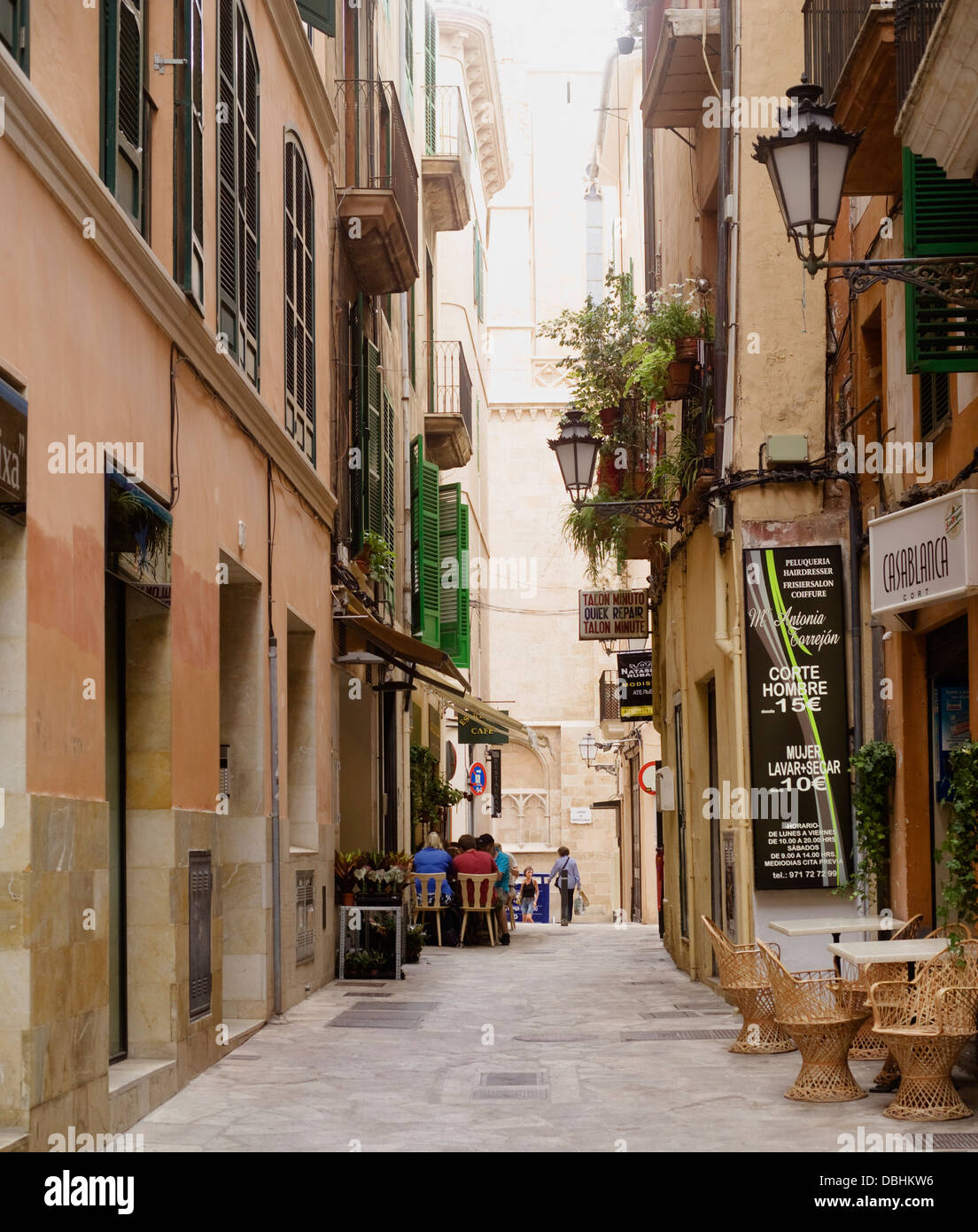Spain shopping family hi-res stock photography and images - Alamy