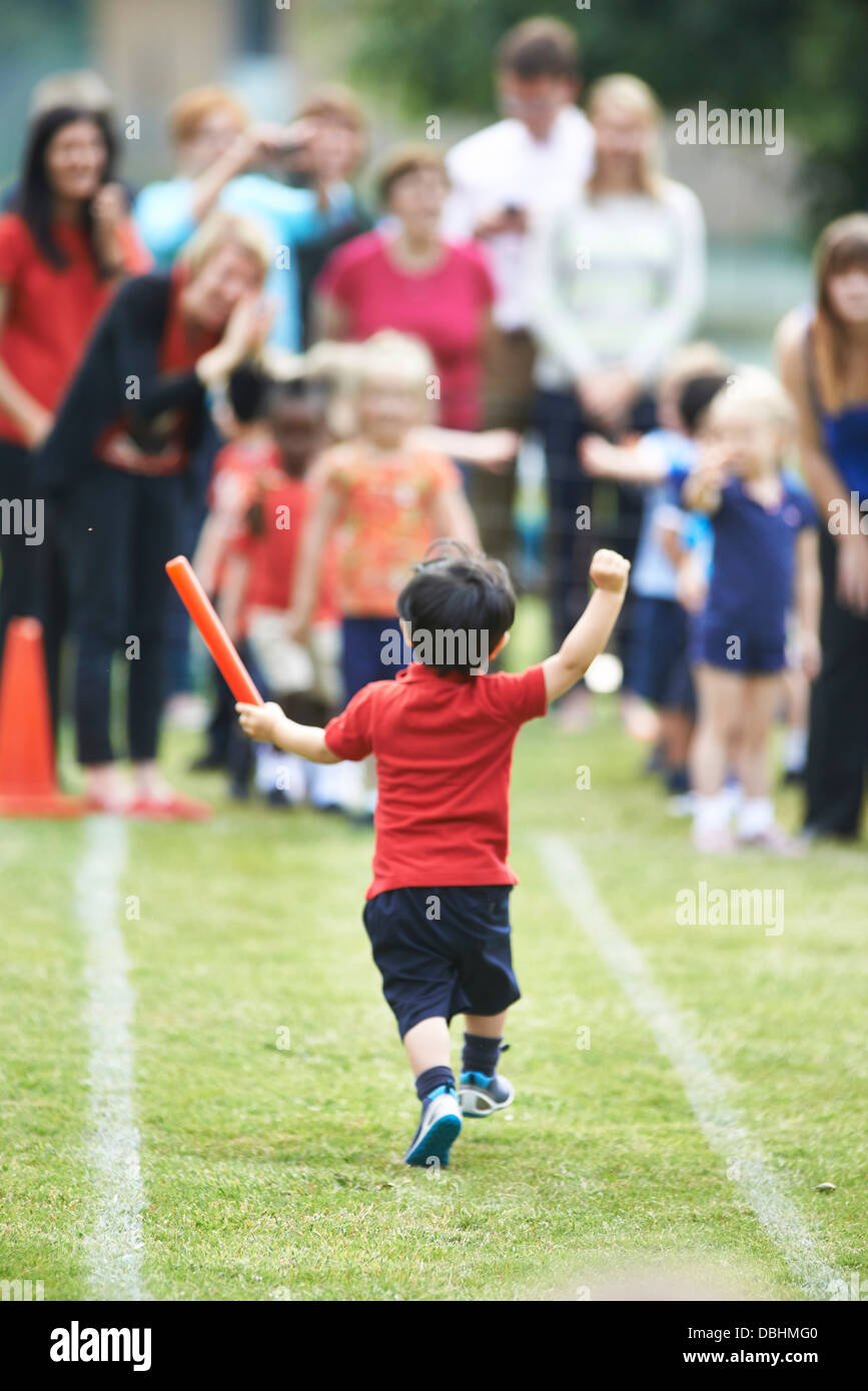 School sports day and parents hi-res stock photography and images - Alamy
