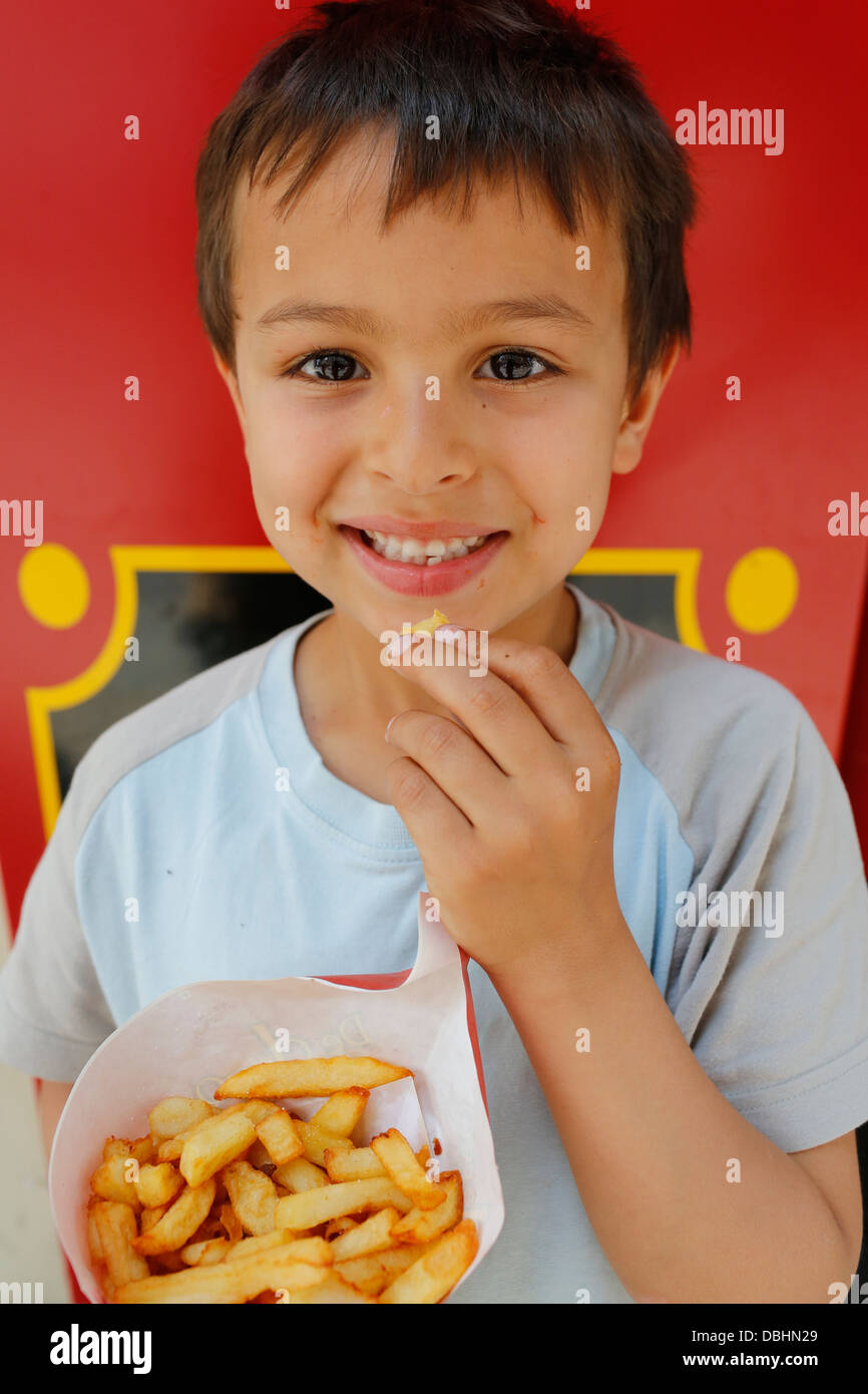 Boy eating chips Stock Photo - Alamy