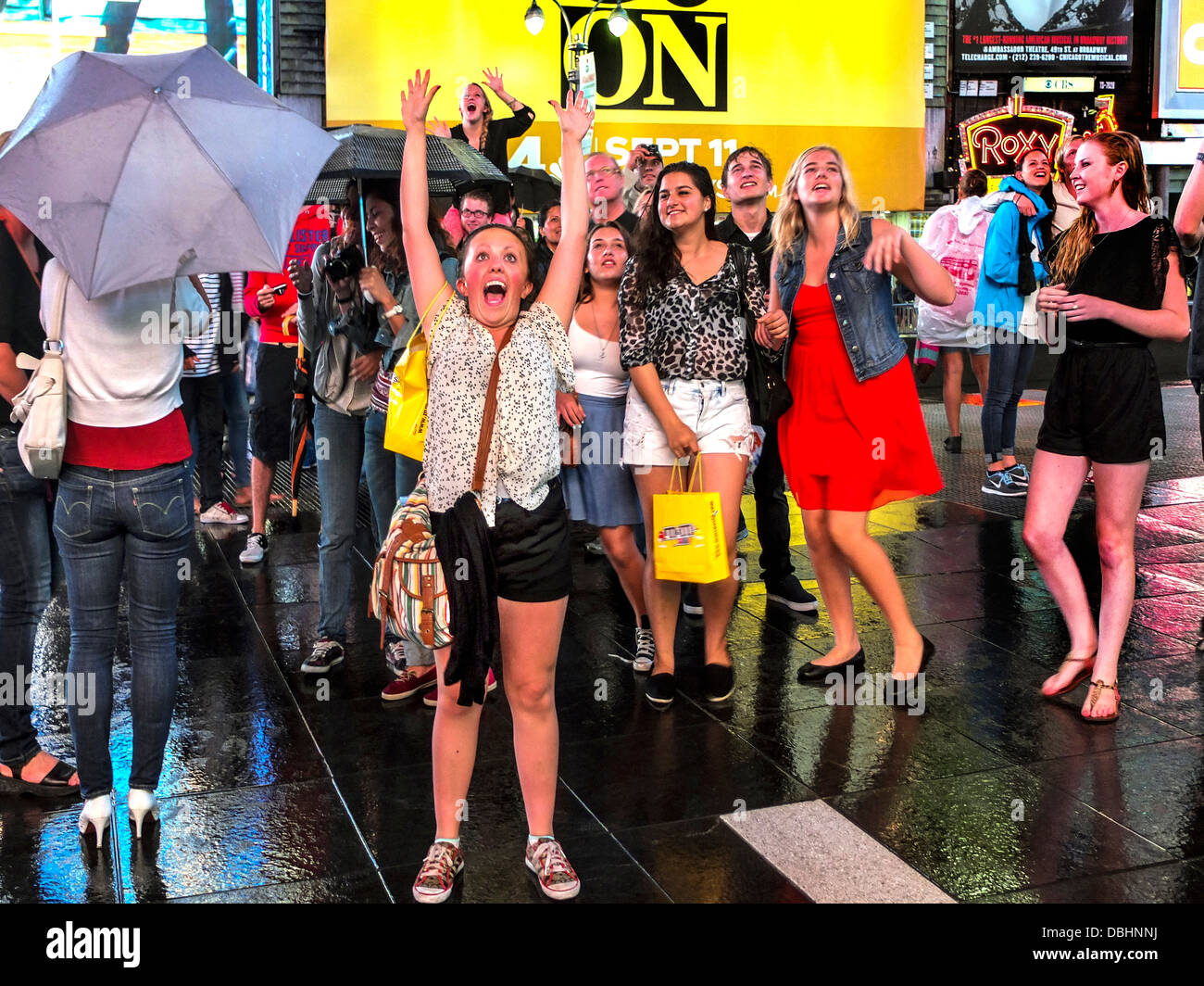 Outside huge tv screen hi-res stock photography and images - Alamy