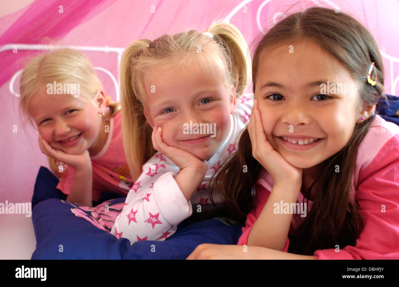 Child girl friends fun pyjamas bed laugh home hi-res stock photography ...