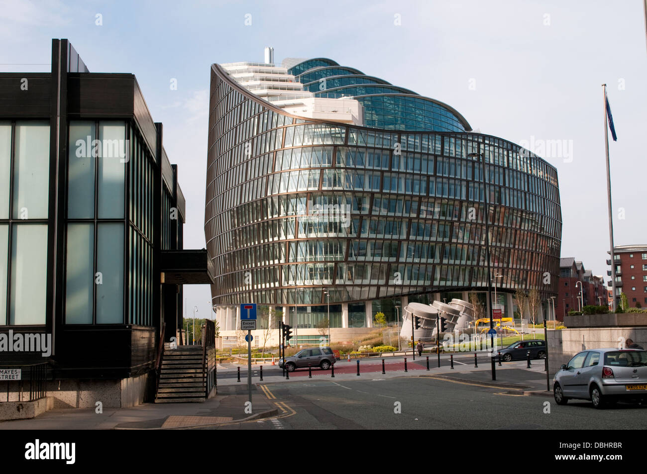 New glass building hi-res stock photography and images - Alamy
