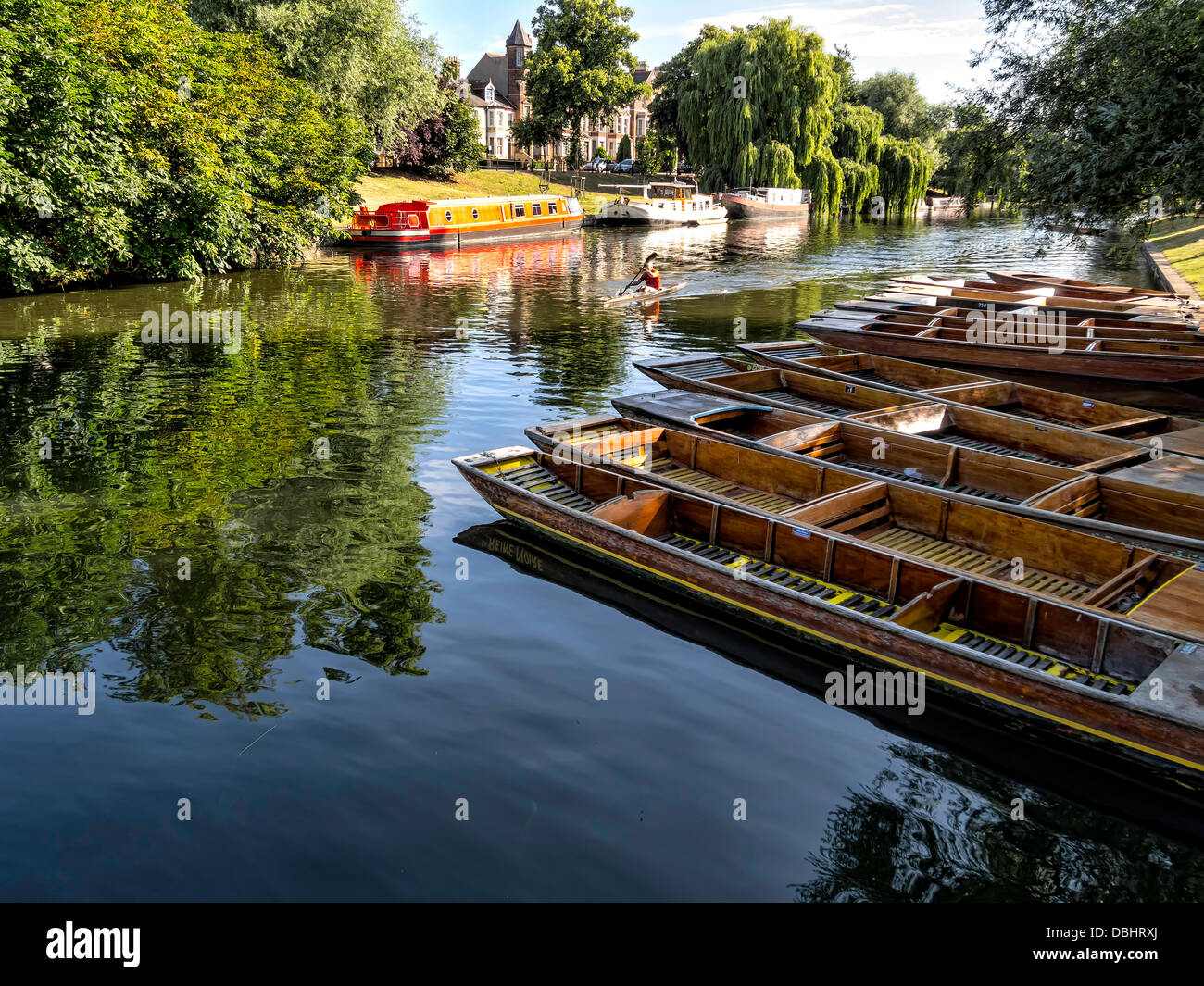 Punts lined up on river in Cambridge England Stock Photo - Alamy