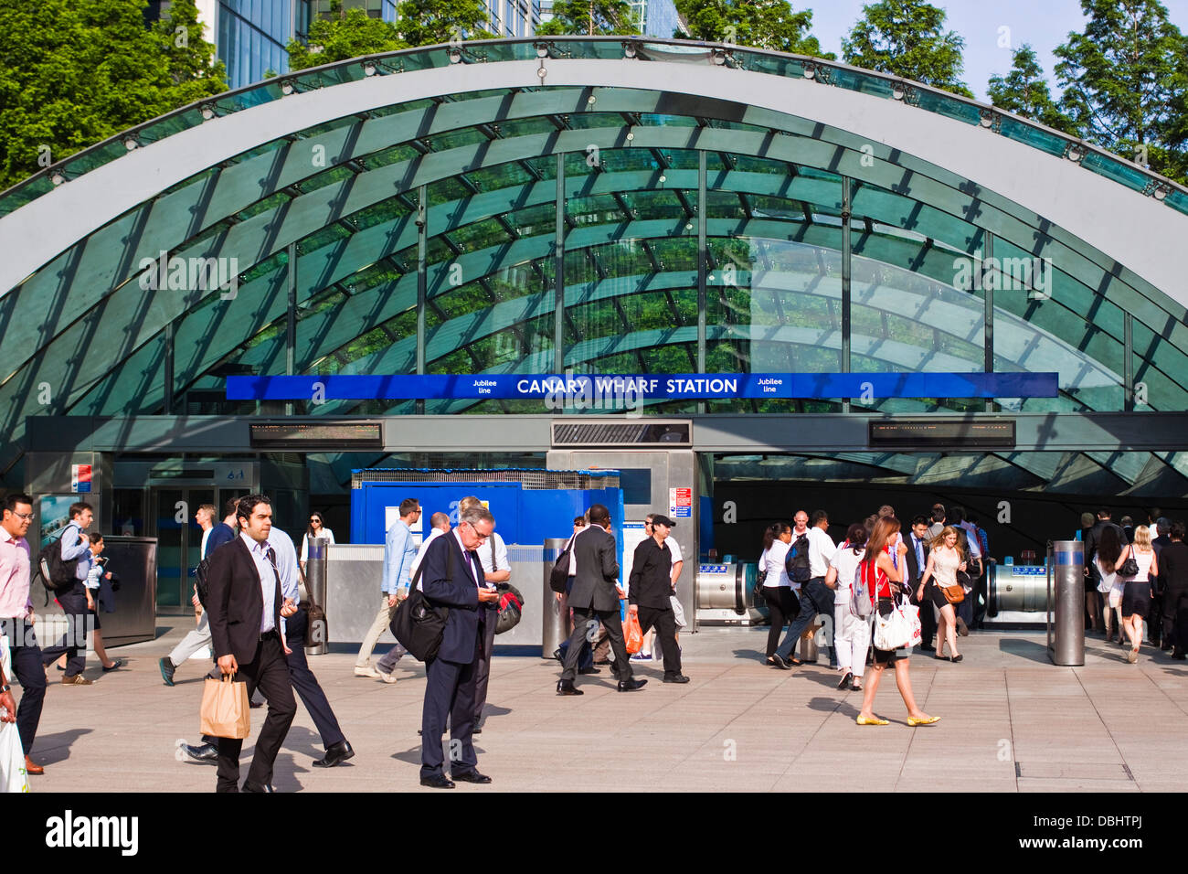 Jubilee line tube station hi-res stock photography and images - Alamy