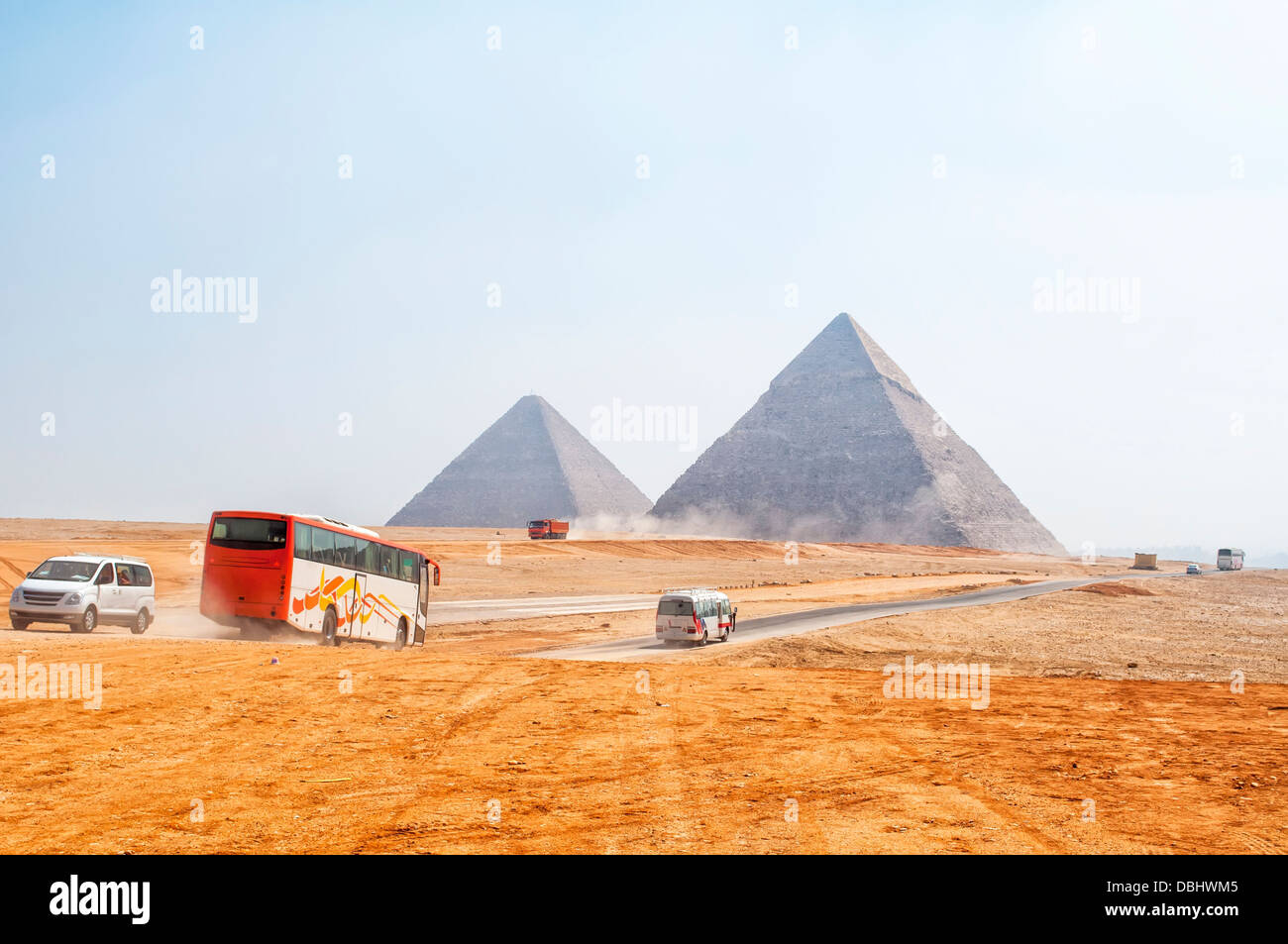 Traffic on the roads in the Pyramids of Giza Stock Photo - Alamy