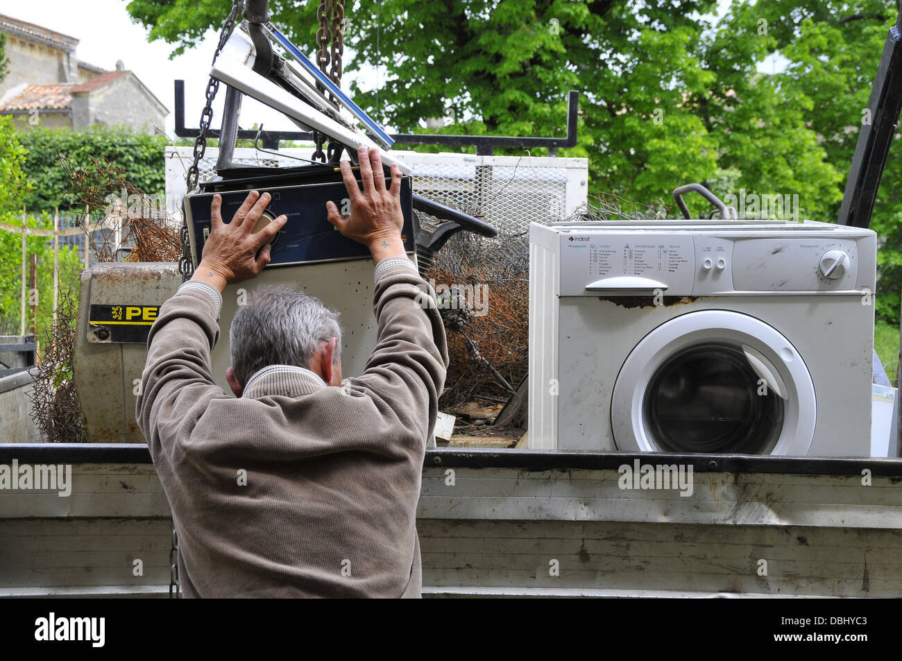 Washing machine recycling hi-res stock photography and images - Alamy