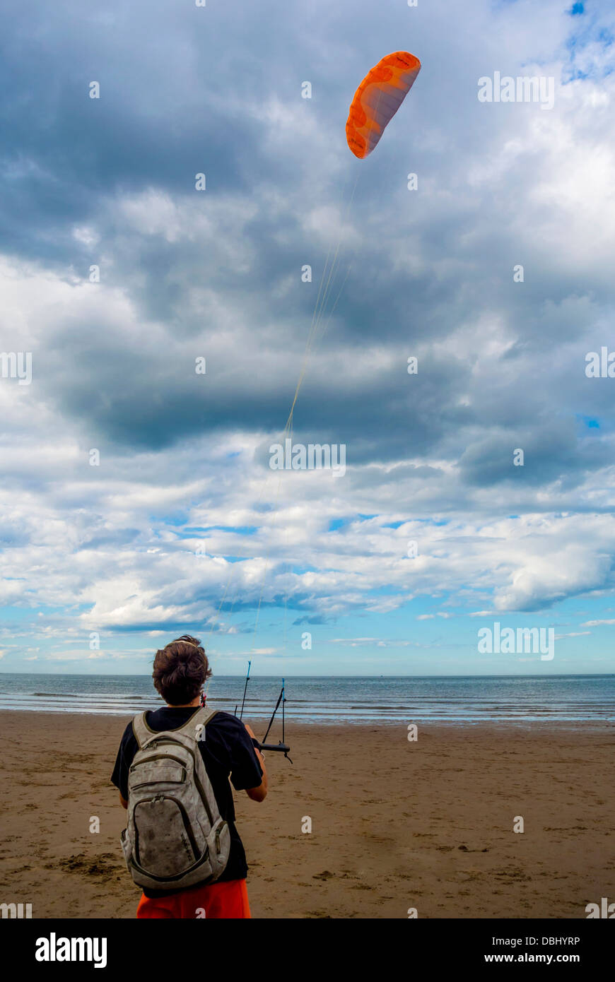 Man with power kite hi-res stock photography and images - Alamy