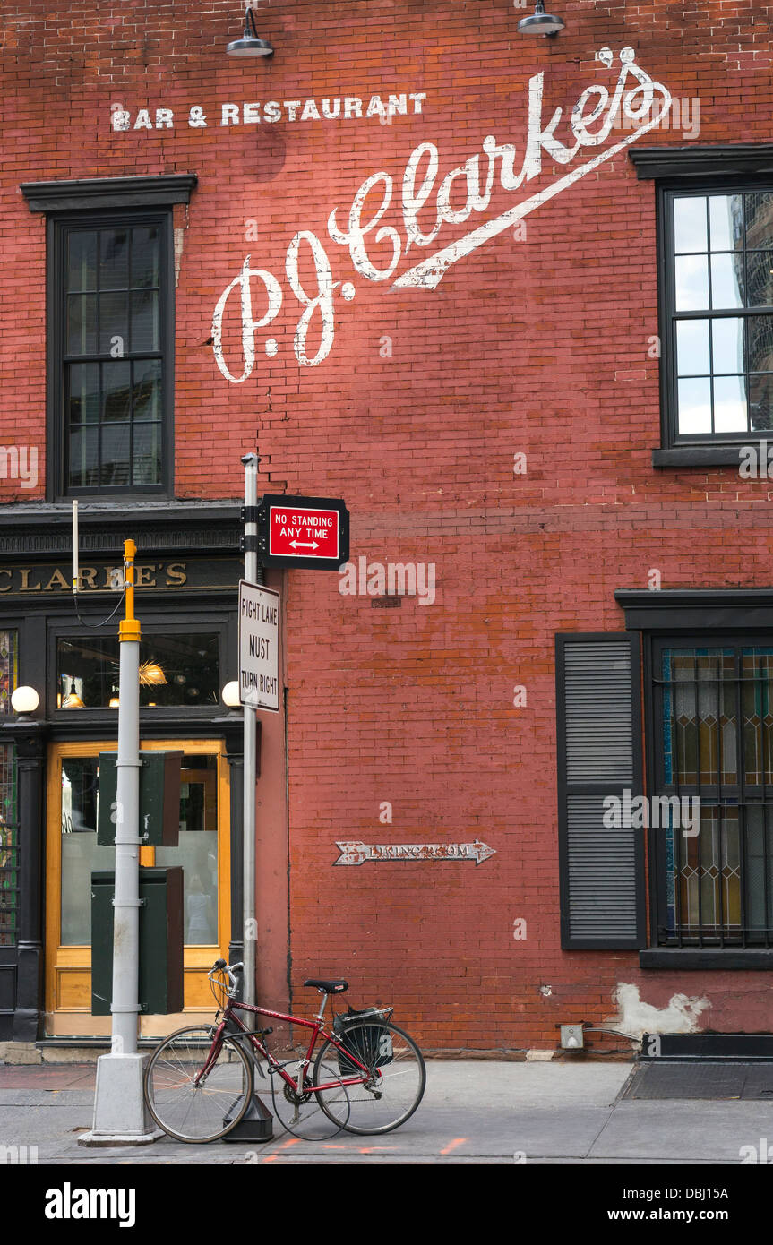 P j clarke's hi-res stock photography and images - Alamy