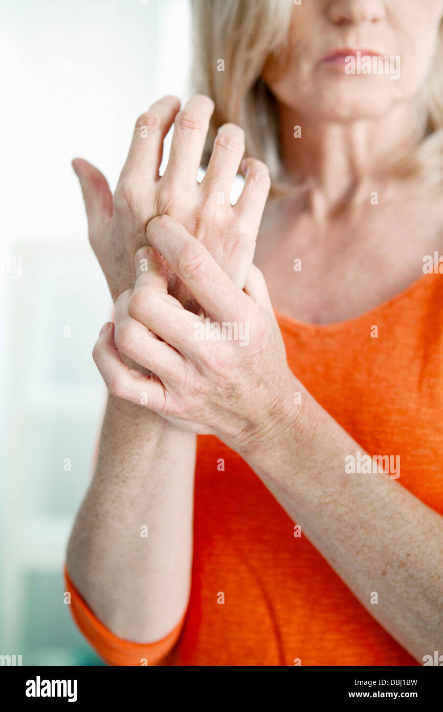 ELDERLY PERSON WITH PAINFUL HAND Stock Photo - Alamy