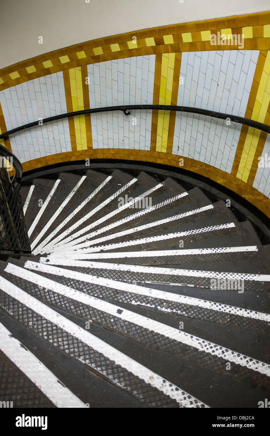 Covent garden underground station hi-res stock photography and images ...
