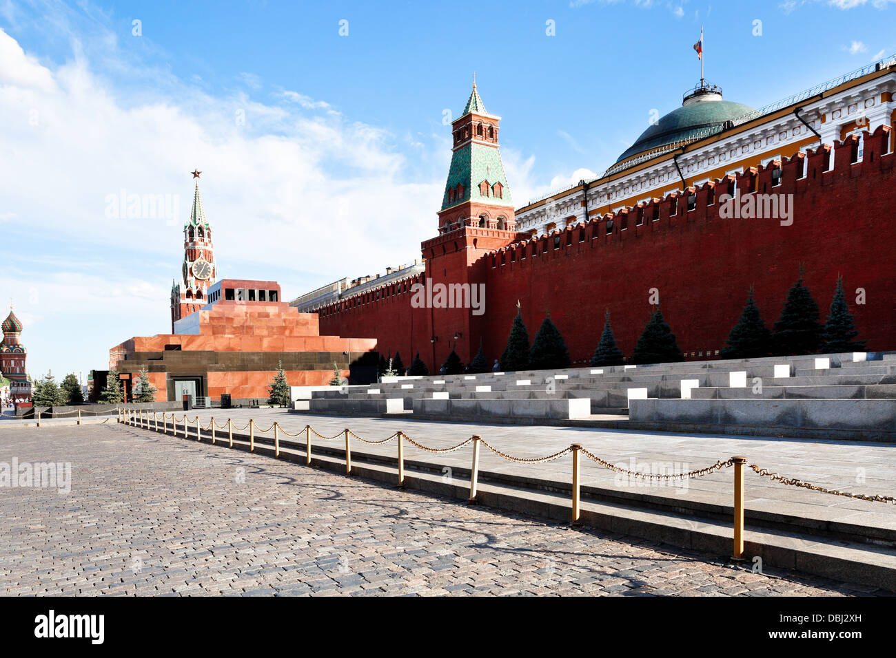 Kremlin lenin mausoleum people square red hi-res stock photography and ...