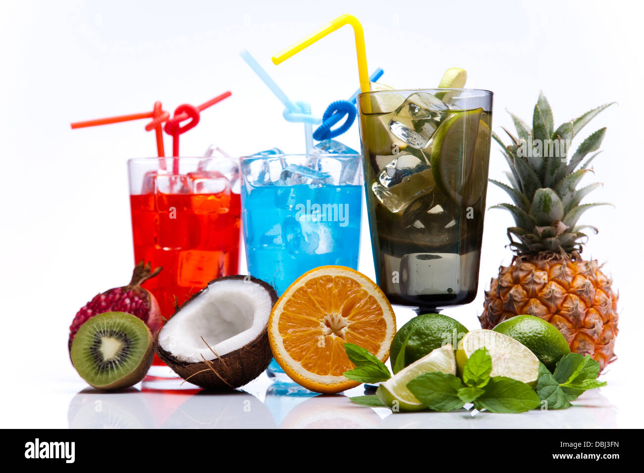 Cocktails, alcohol drinks with fruits Stock Photo - Alamy