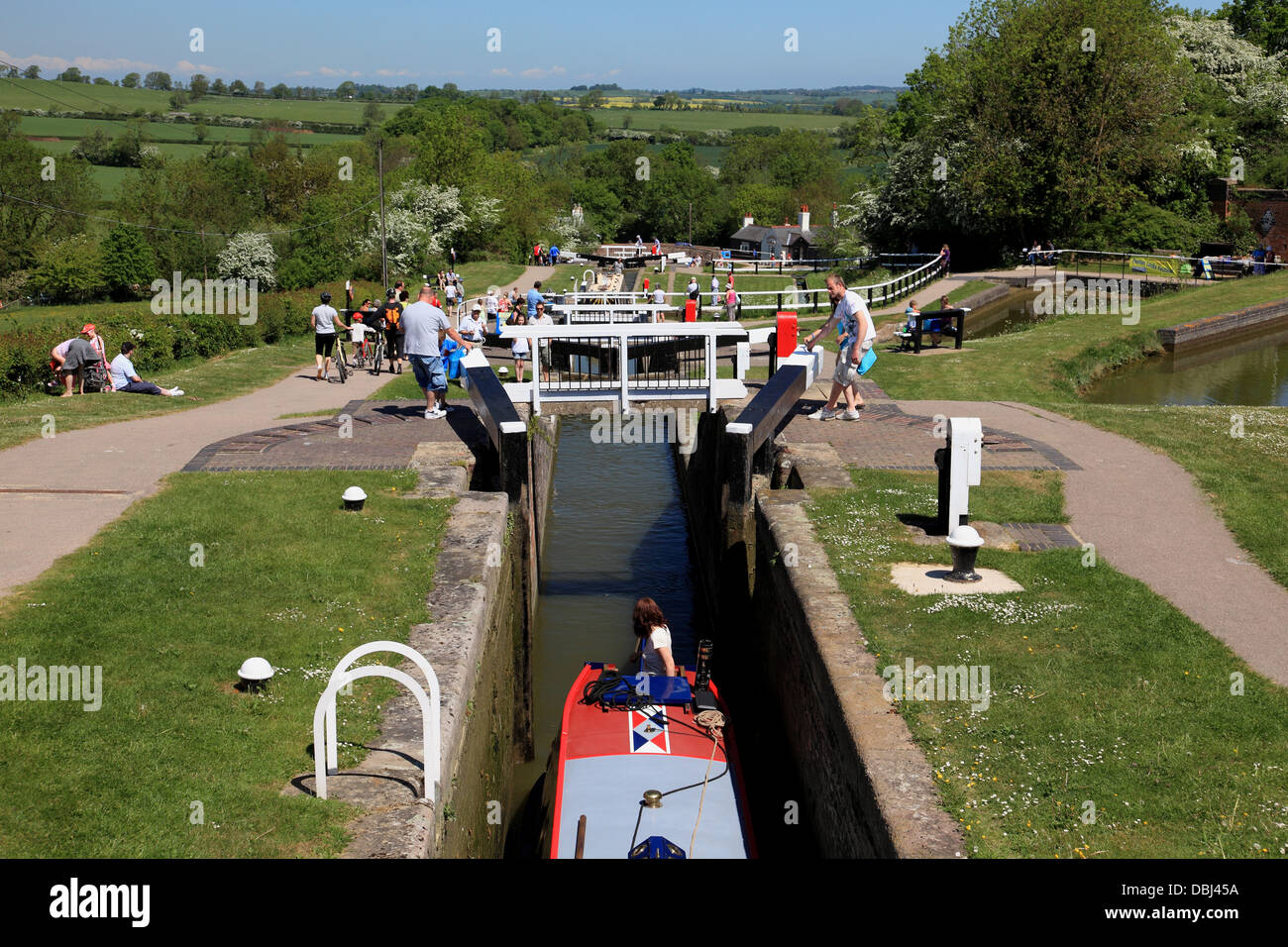 A narrowboat descending Foxton Locks Stock Photo - Alamy