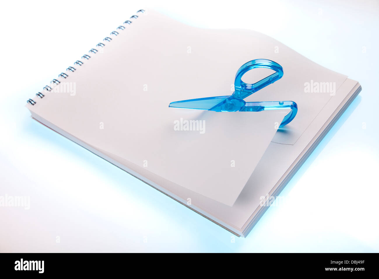 Scissors cutting paper Stock Photo - Alamy