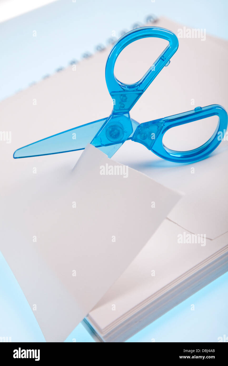 Fingers paper clip paper hi-res stock photography and images - Alamy