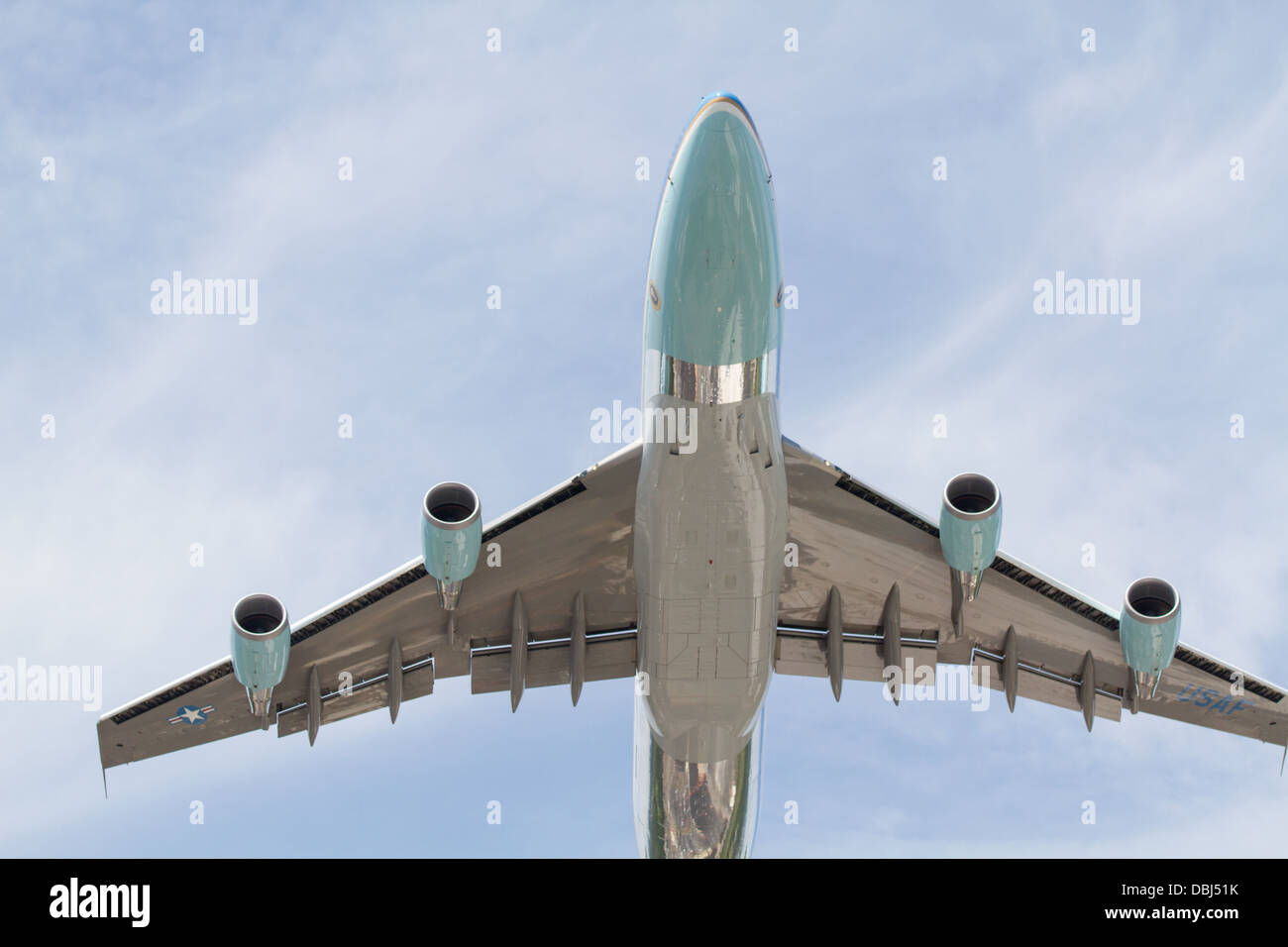 Flying airliner hi-res stock photography and images - Alamy