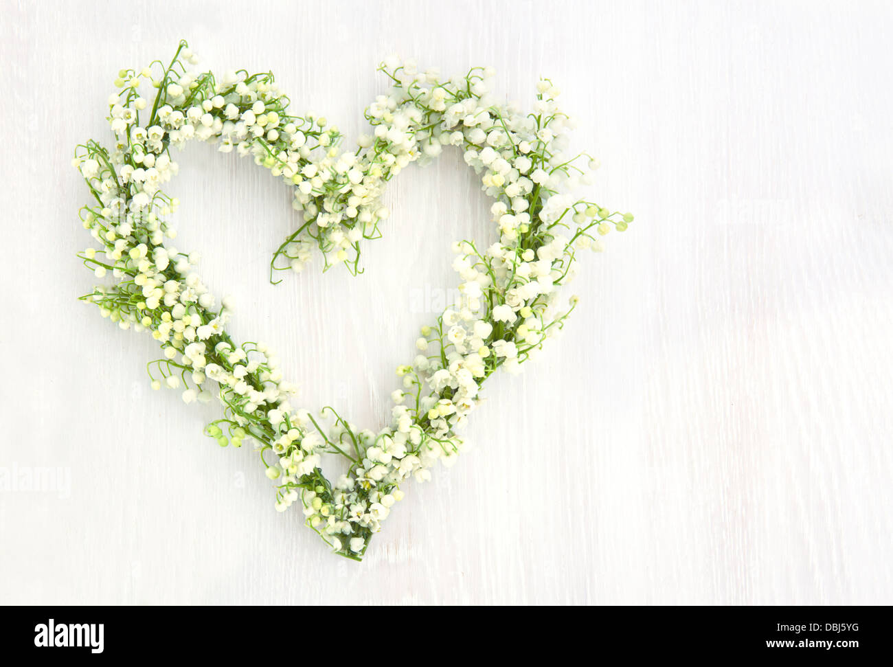 Heart shaped floral wreath hi-res stock photography and images - Alamy