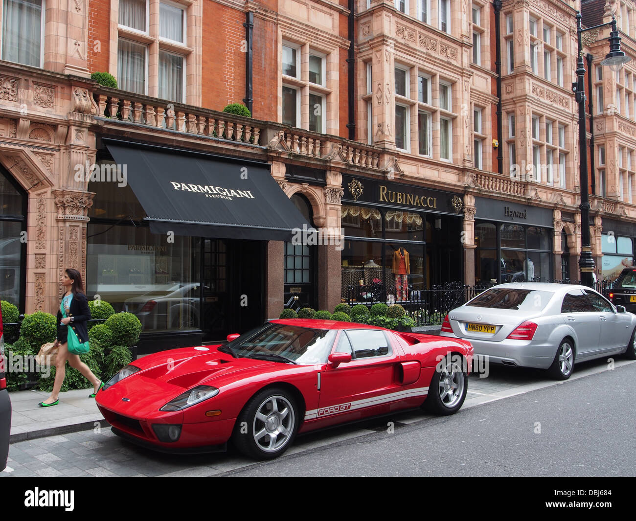 Mayfair street luxury shops car hi-res stock photography and images - Alamy