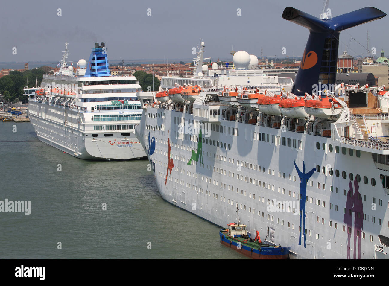 Ships of italy hi-res stock photography and images - Alamy