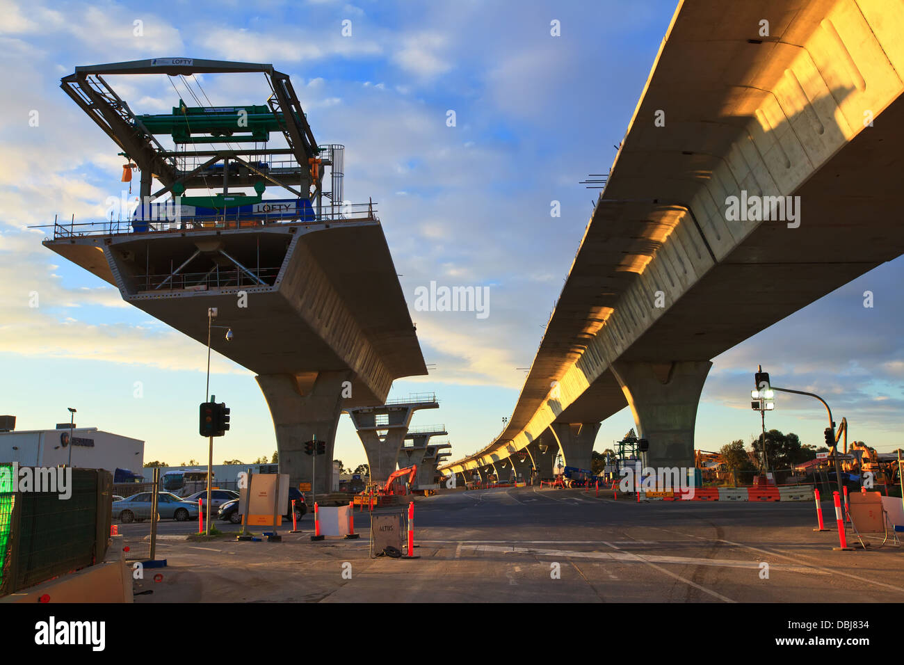 Construction of the South Road Superway in the northern suburbs of ...