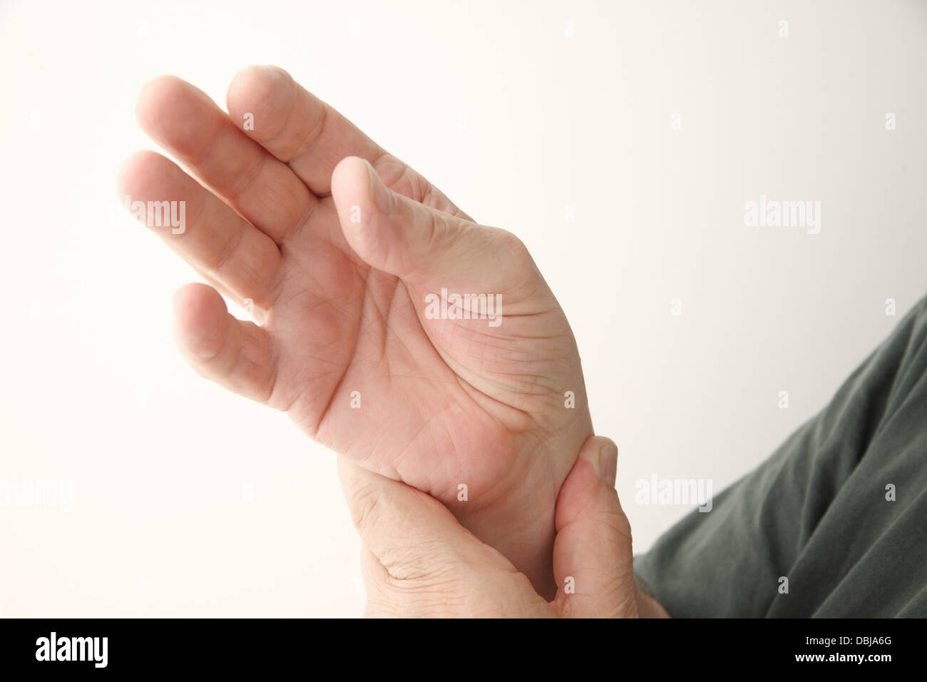 Checking pulse senior hi-res stock photography and images - Alamy