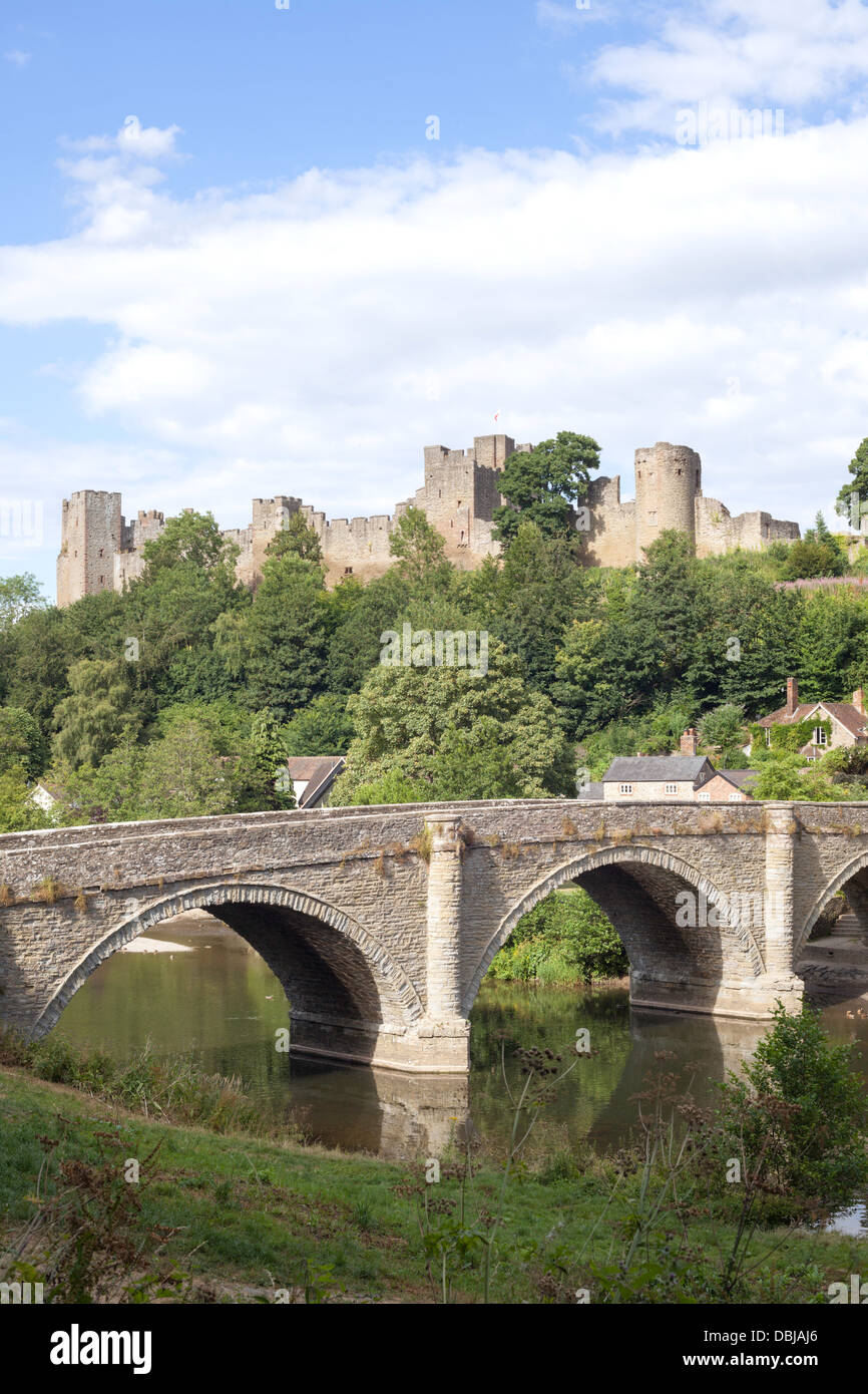 Ludlow castle ruin uk bridge river hi-res stock photography and images ...