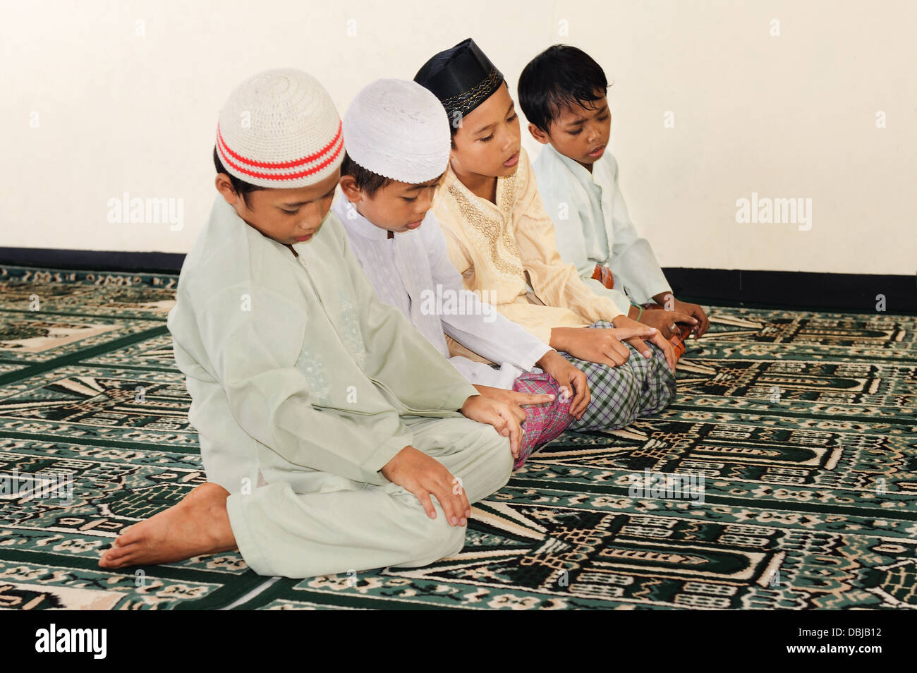 Muslim Kids Praying Stock Photo - Alamy Muslim Kids Praying Stock Photo - Alamy