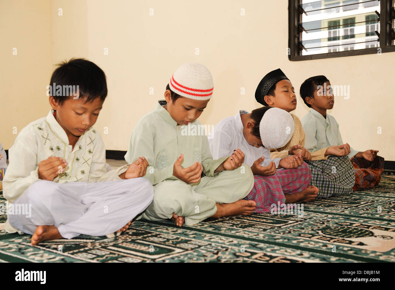 Muslim Kids Praying Stock Photo: 58796128 - Alamy Muslim Kids Praying Stock Photo: 58796128 - Alamy