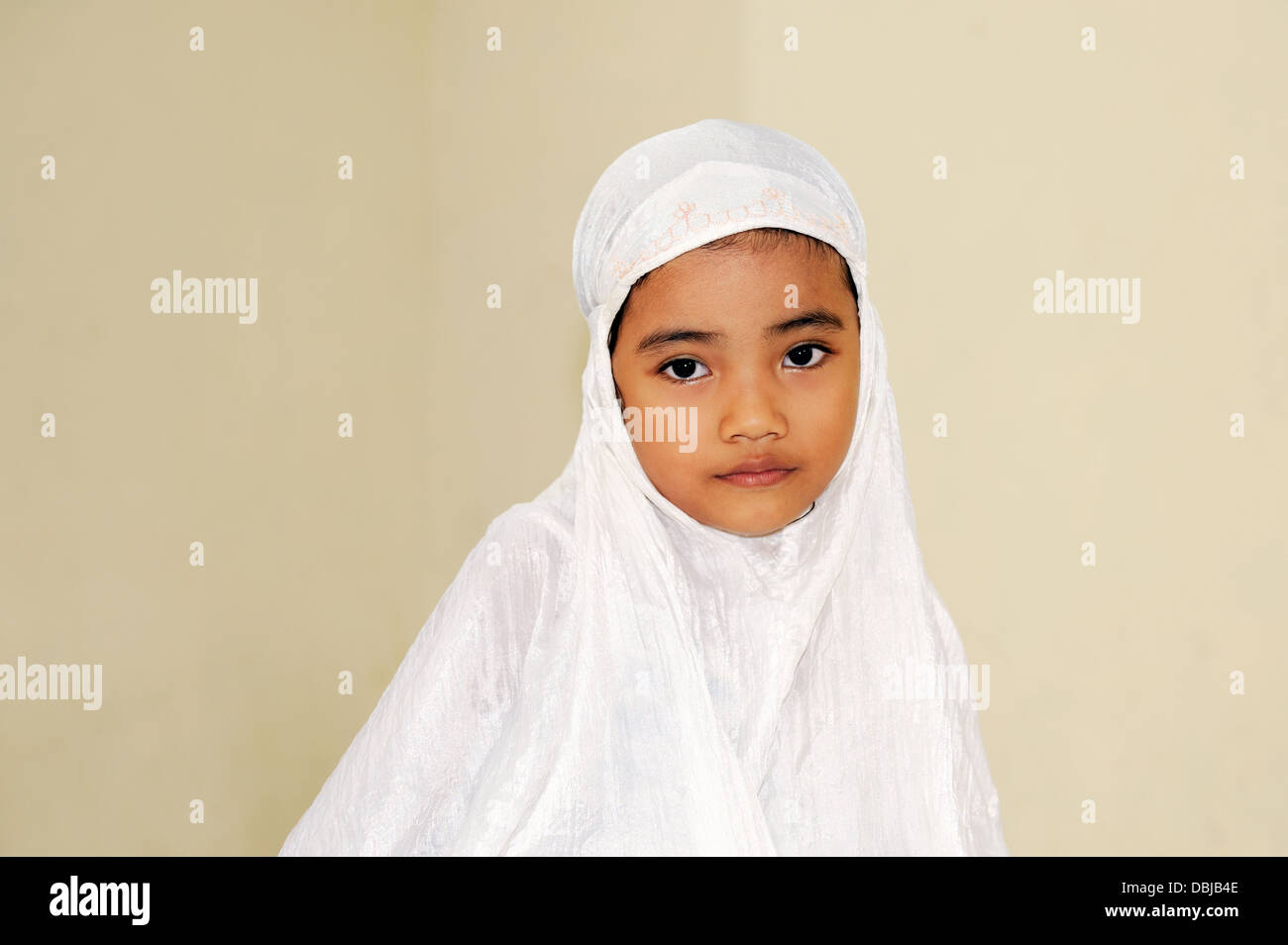 Muslim child praying at Islamic school Stock Photo - Alamy