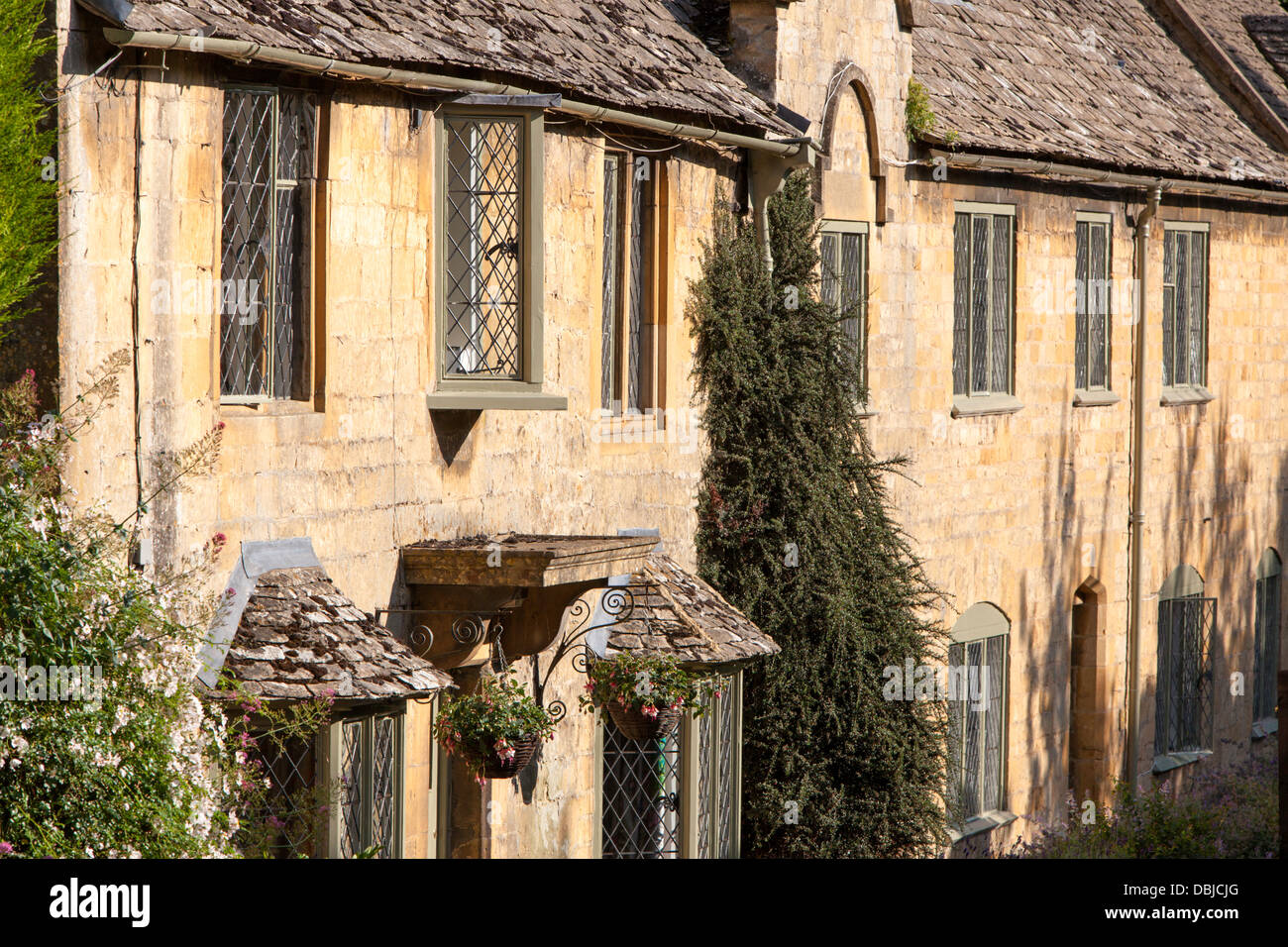 Cottages in the Cotswold village of Broad Campden, Gloucestershire ...