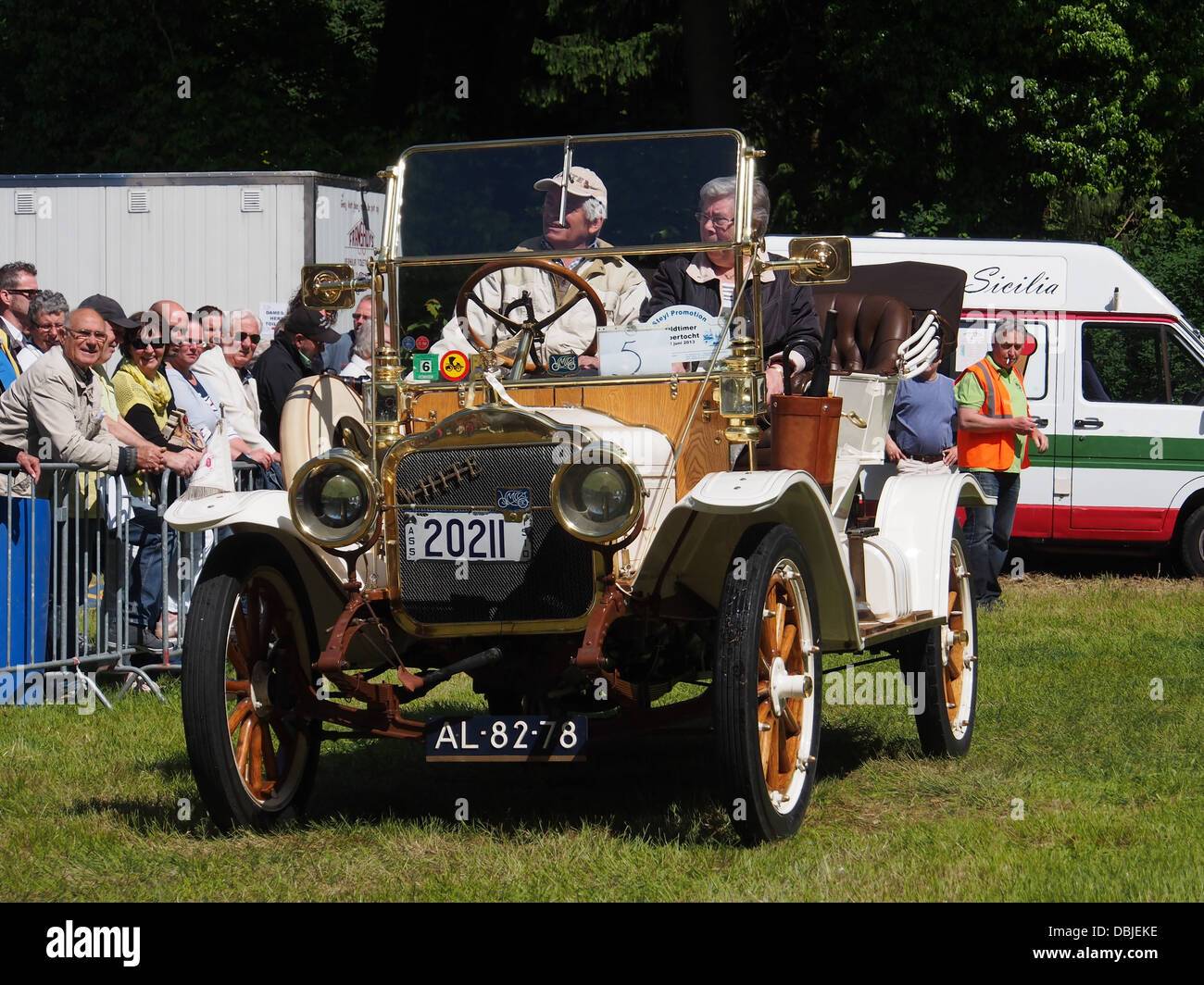 The 1910 White G-A is a vintage car that is part of early 20th-century ...