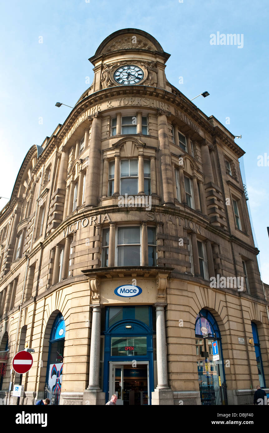 Manchester victoria station hi-res stock photography and images - Alamy
