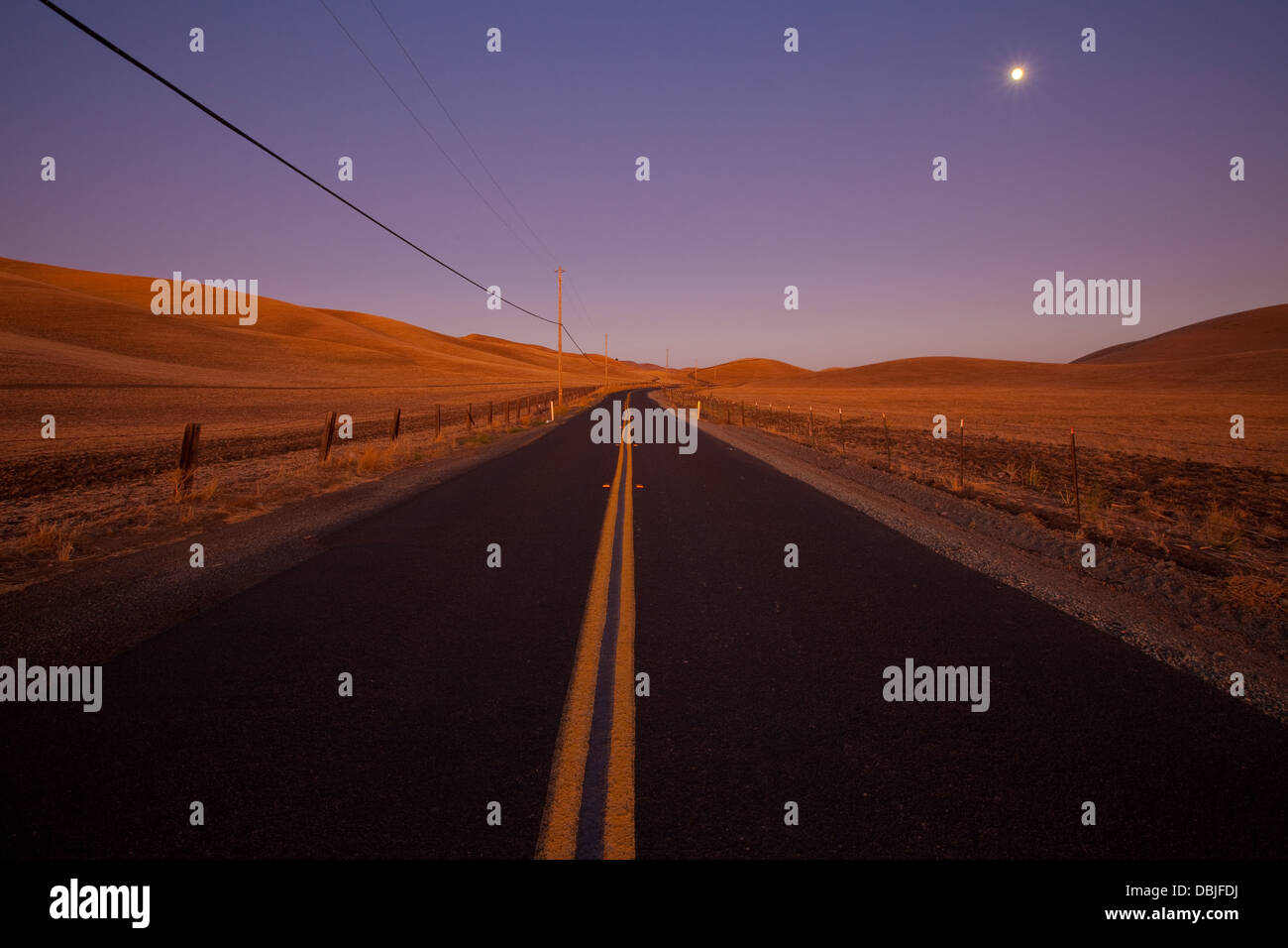 Country lane and night and lights hi-res stock photography and images ...
