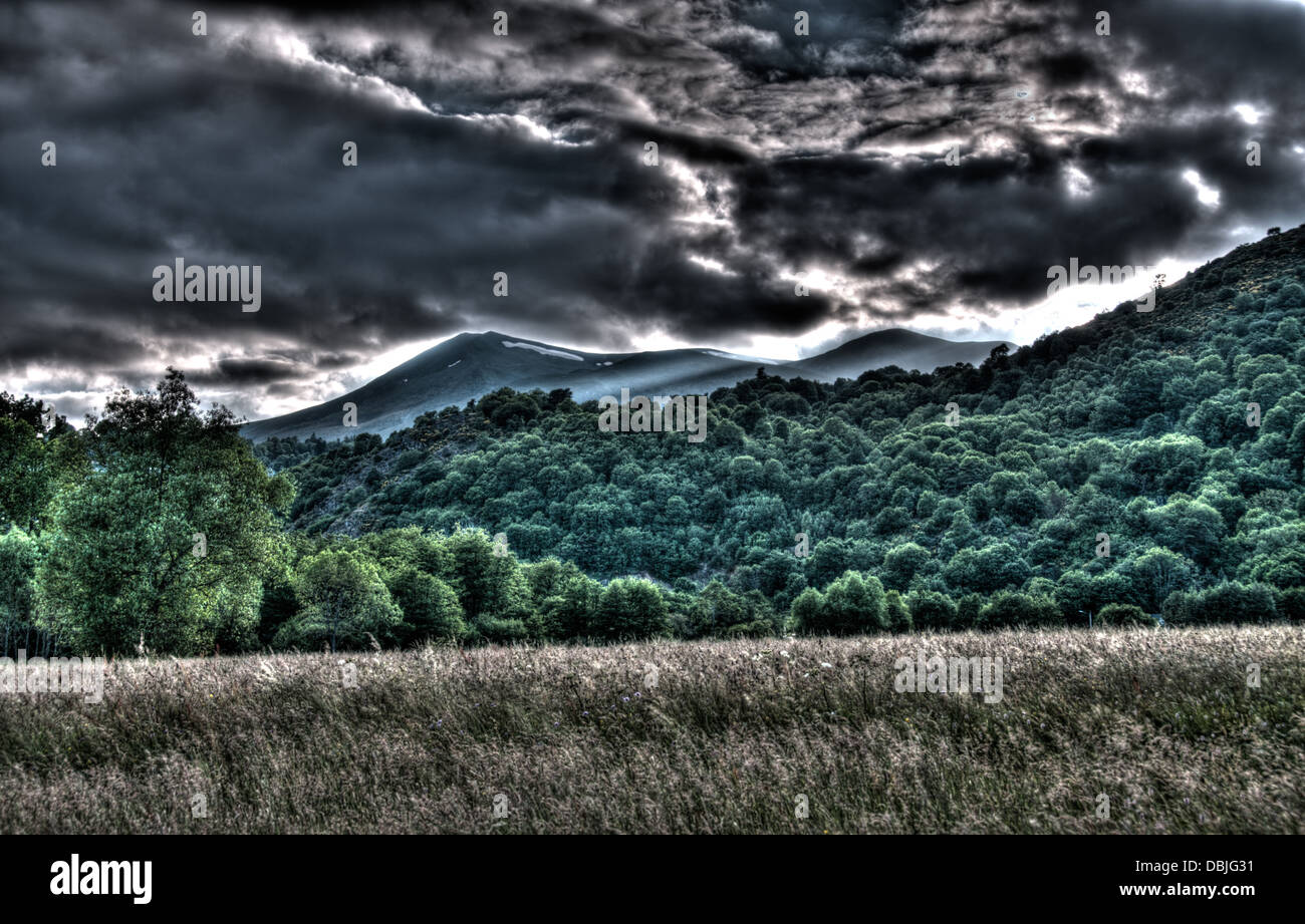 Old volcanoes hi-res stock photography and images - Alamy