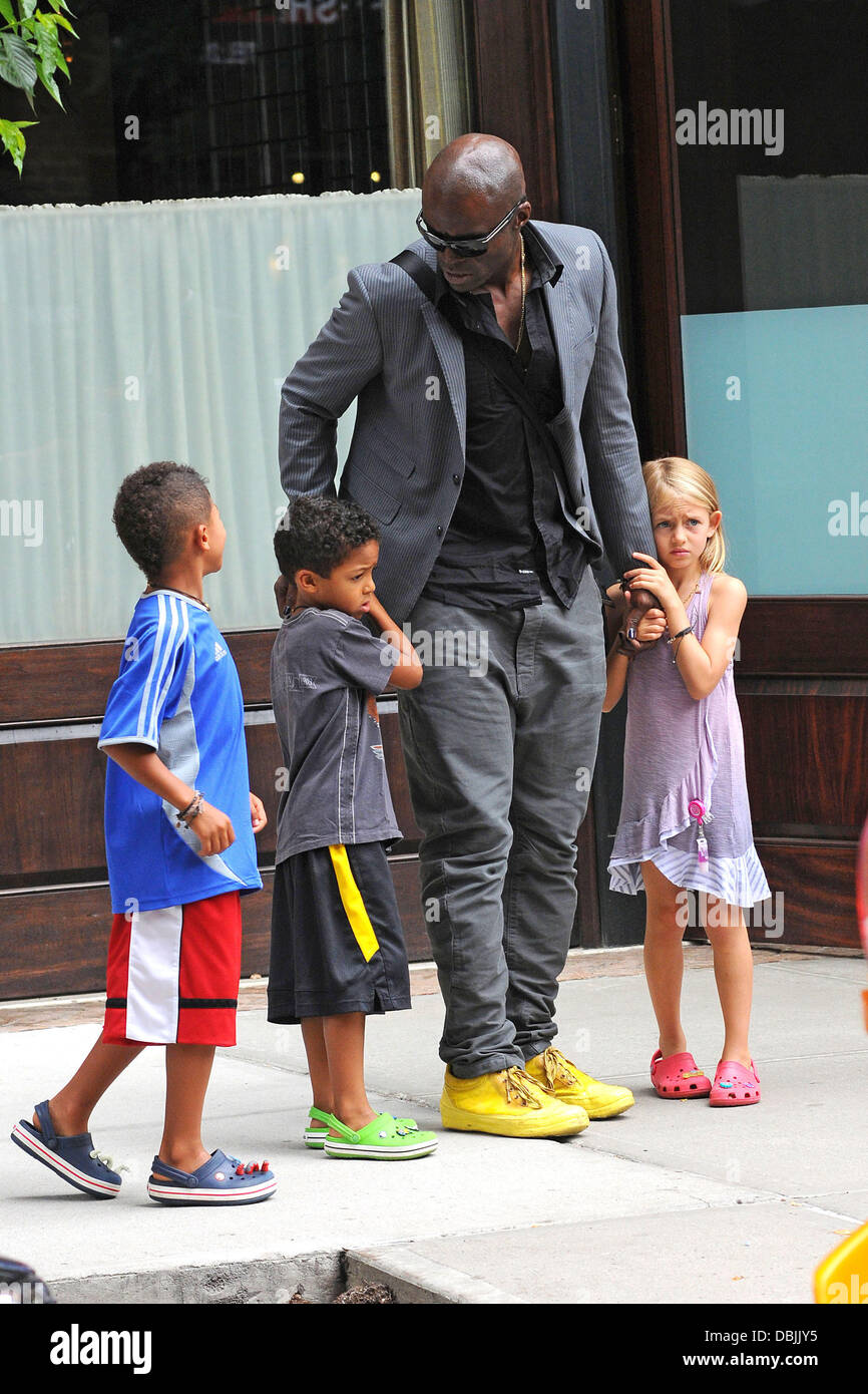 Seal of the city of new york hi-res stock photography and images - Alamy