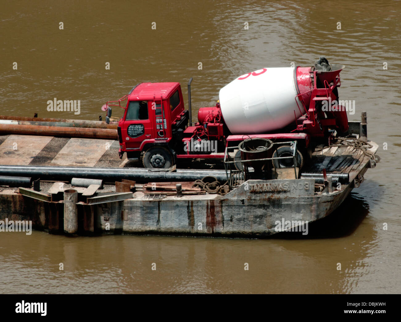 A concrete barge hi-res stock photography and images - Alamy