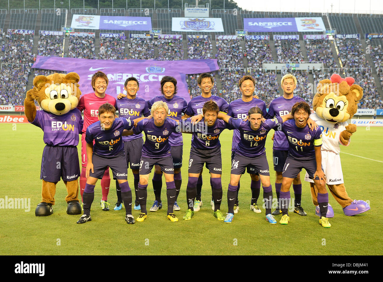 Hiroshima, Japan. 31st , 2013. Sanfrecce Hiroshima team group line-up ...