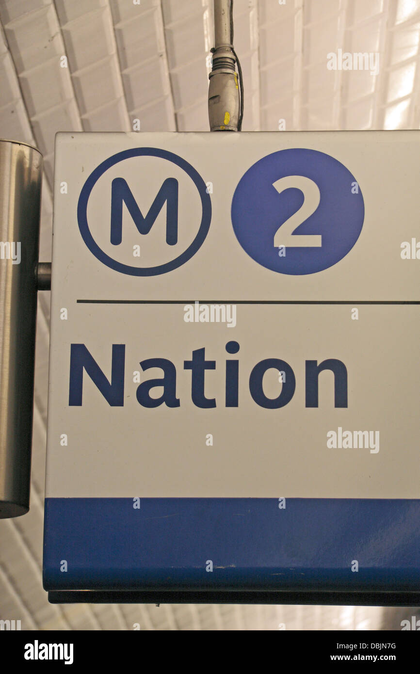 Metro platform sign hi-res stock photography and images - Alamy