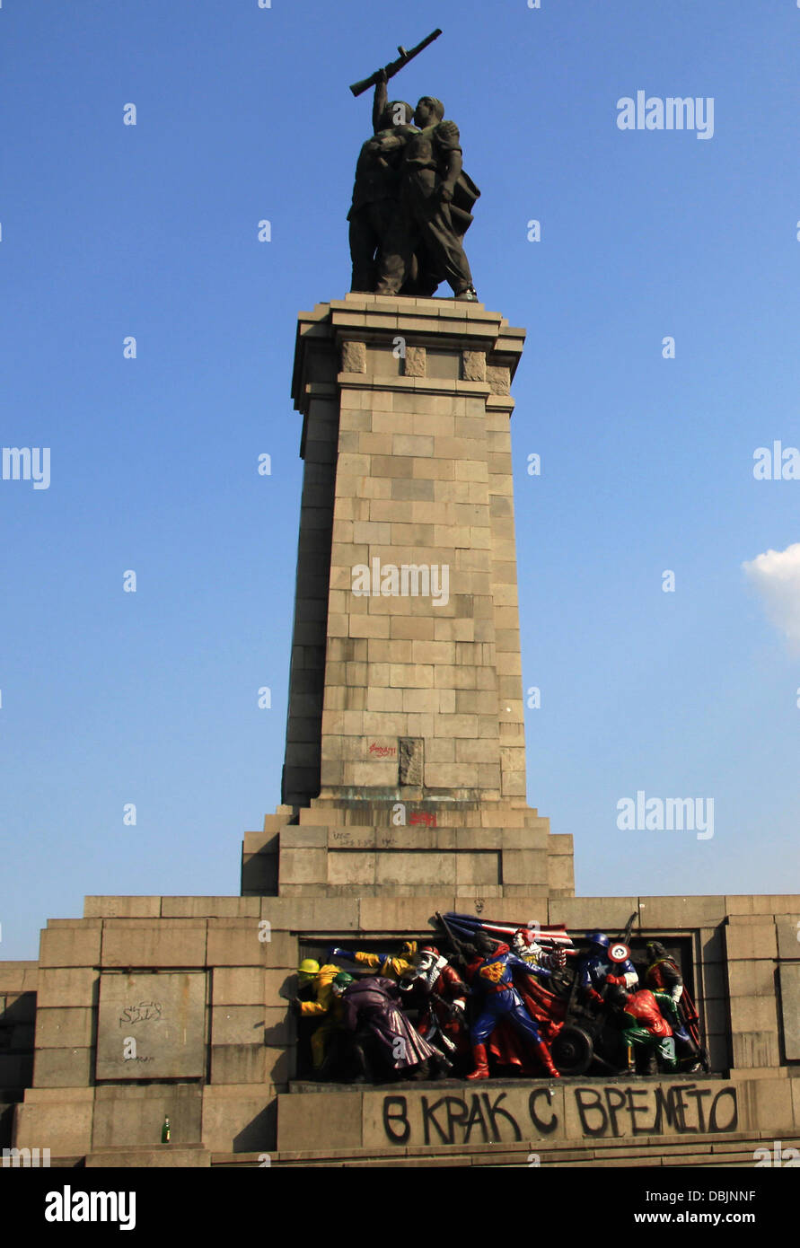 BULGARIAN WAR MEMORIAL GETS SUPERHERO MAKEOVER Cheeky graffiti artists ...