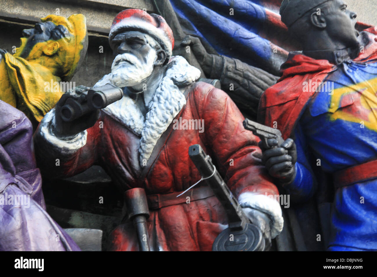 BULGARIAN WAR MEMORIAL GETS SUPERHERO MAKEOVER Cheeky graffiti artists ...