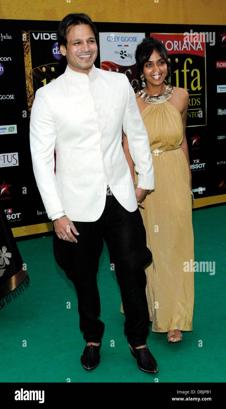 Vivek Oberoi and wife Priyanka Alva International India Film Academy's ...