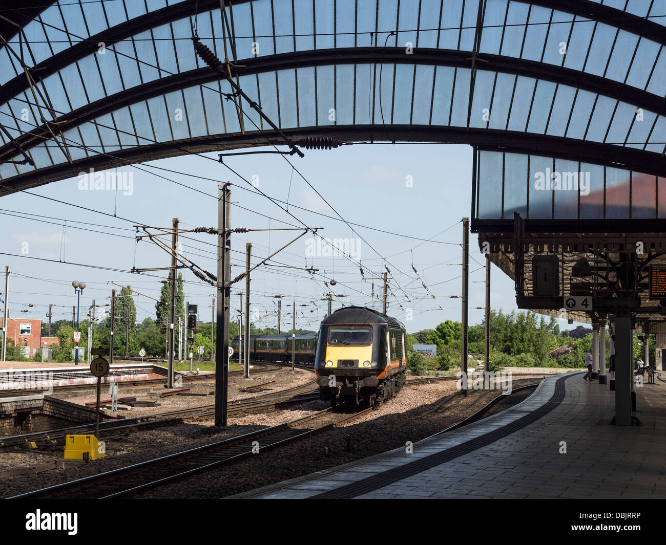 Station approach hi-res stock photography and images - Alamy
