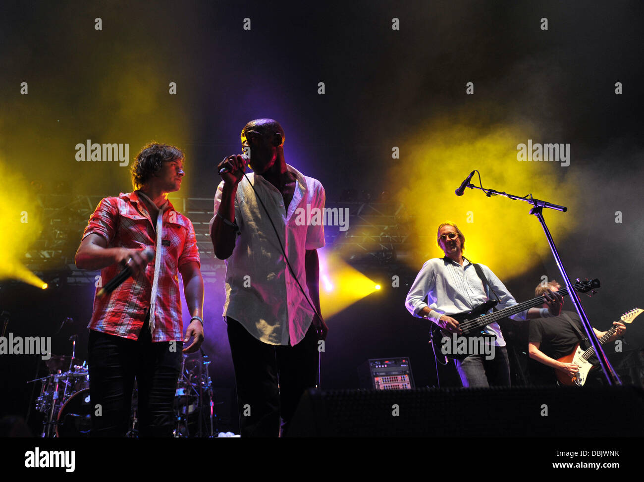 Mike Rutherford, Andrew Roachford and Tim Howar of Mike and The ...