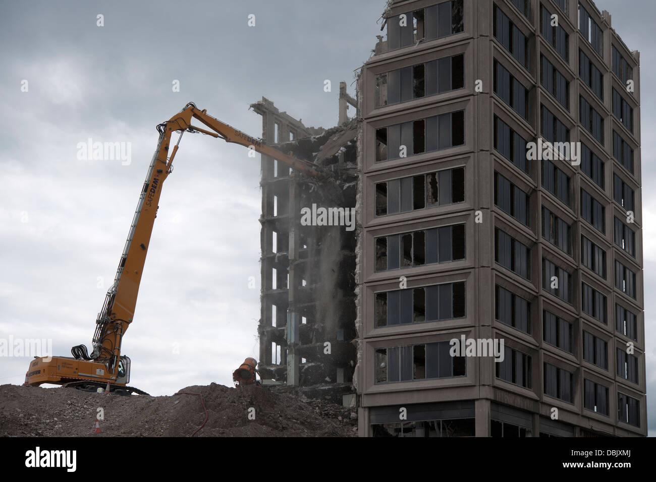 Demolition 60s concrete office block hi-res stock photography and ...