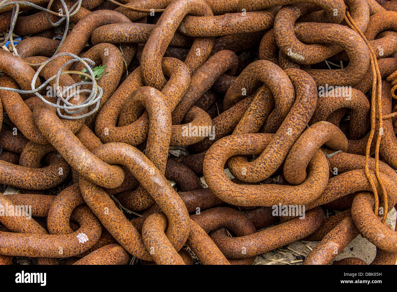 Heavy duty rusty chains hi-res stock photography and images - Alamy