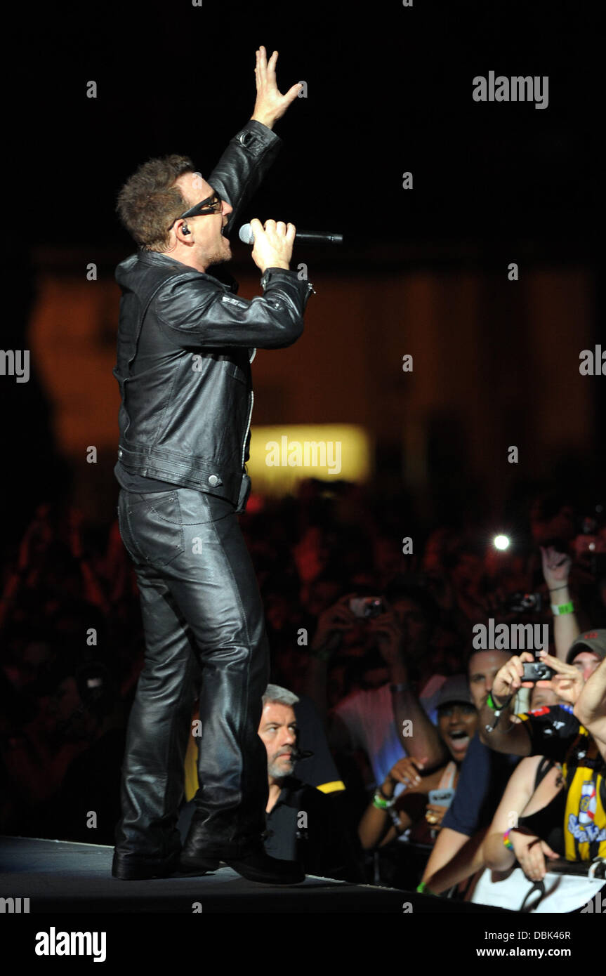 U2 360 tour at sun life stadium hi-res stock photography and images - Alamy